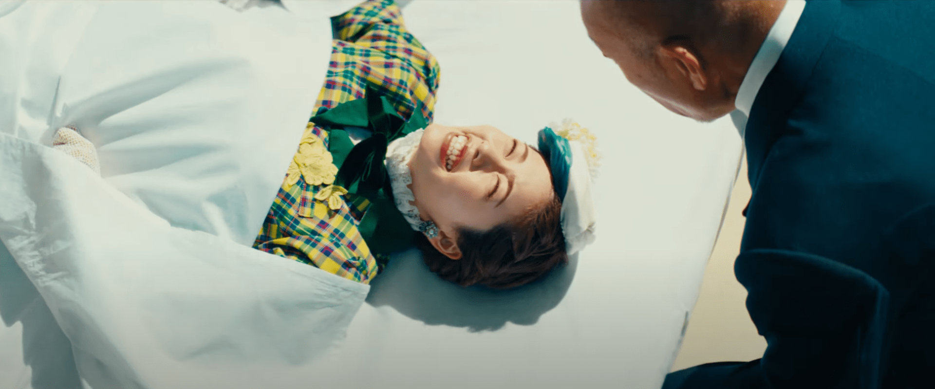 SMBCモビットCMの女優（2023）は誰？出演者の女性を紹介します - CMゲッター